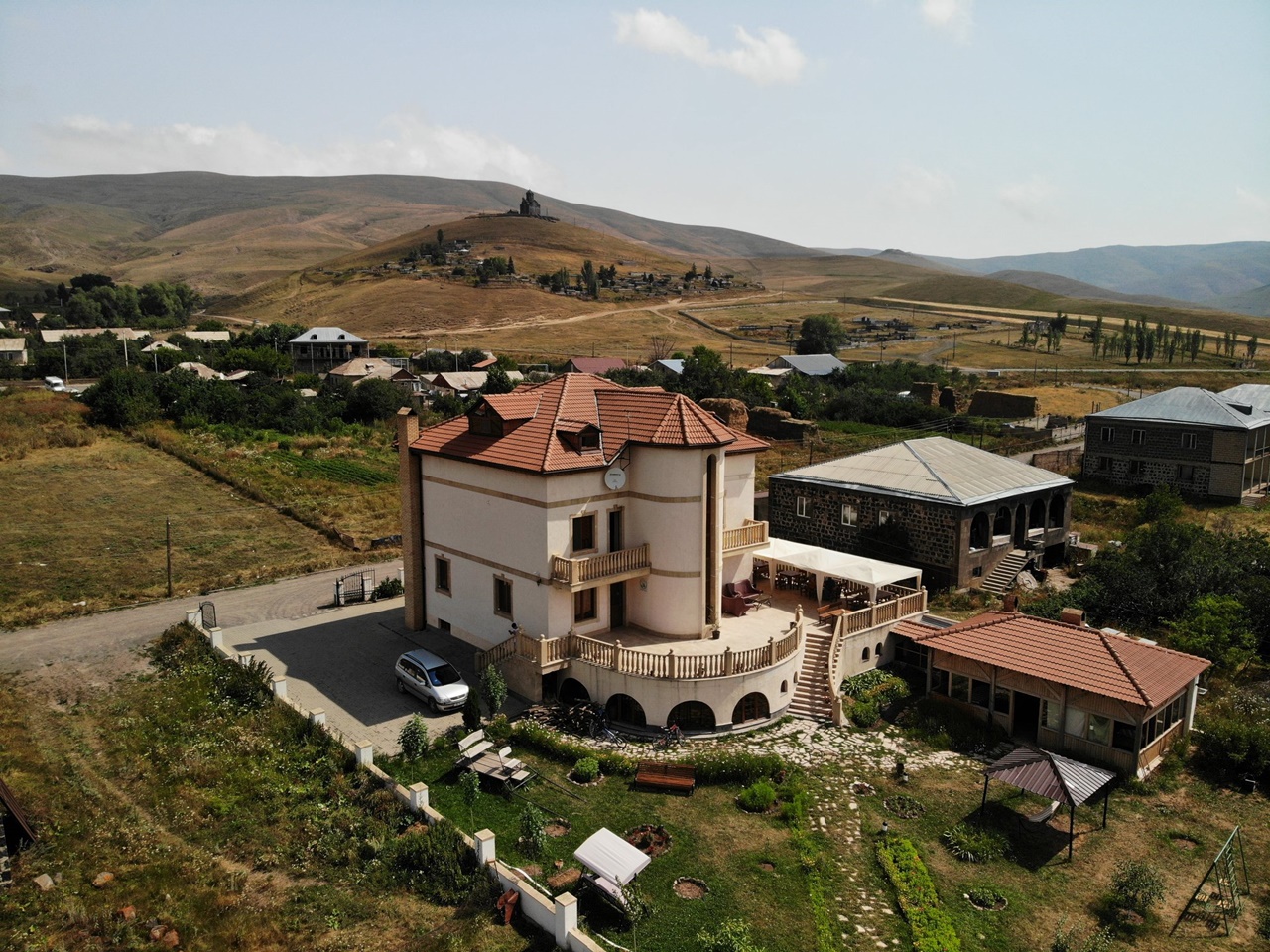 Best guest houses in Armenia - TSAGHKUNQ Guest House near Lake Sevan